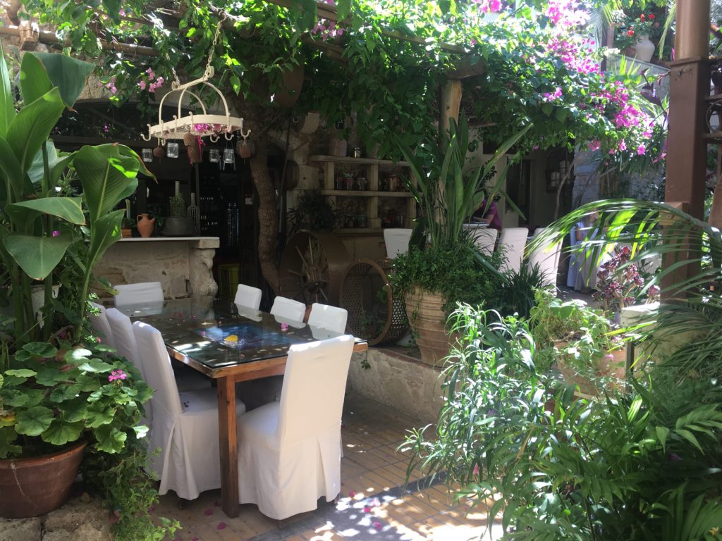 Avli (Rethymnon-Crète) – Quand est-ce qu'on mange?