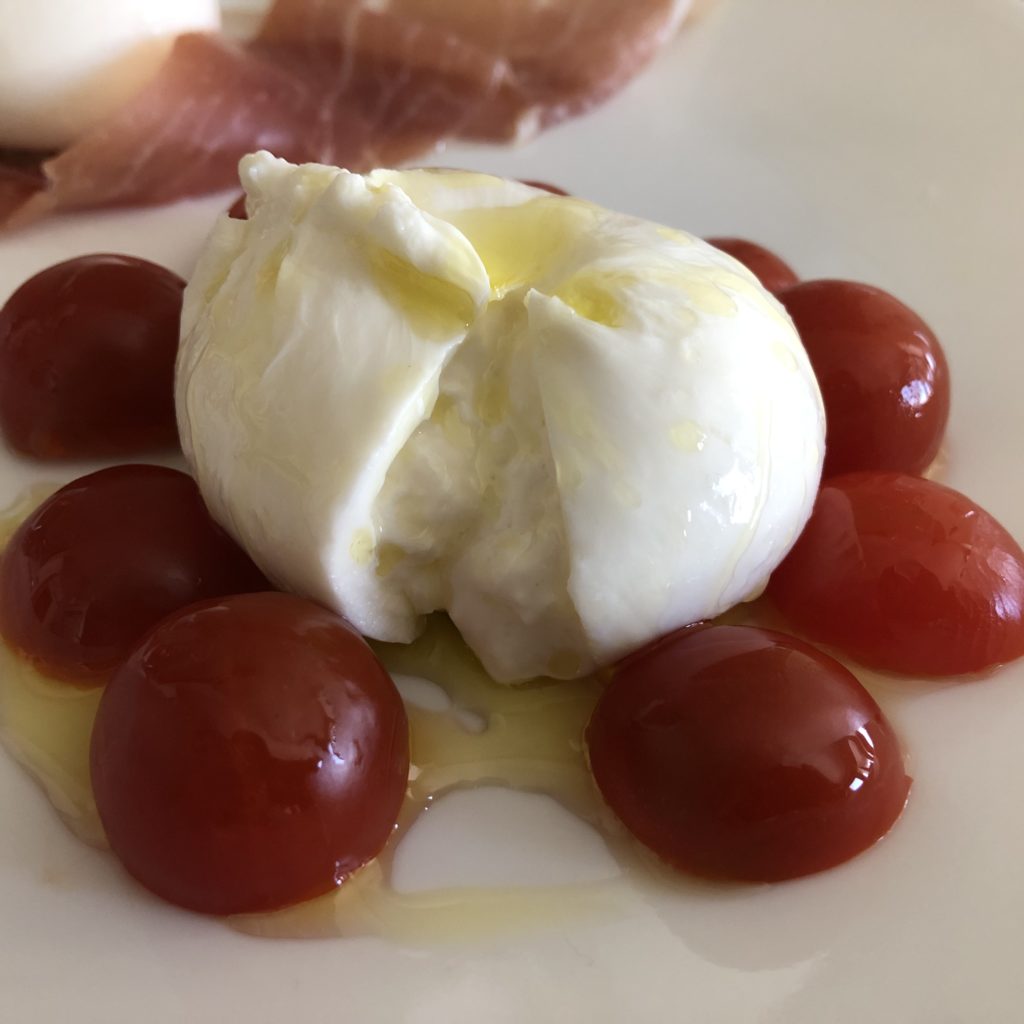 Spécial « Reste chez toi »: burrata, tomates, jambon cru & huile d ...