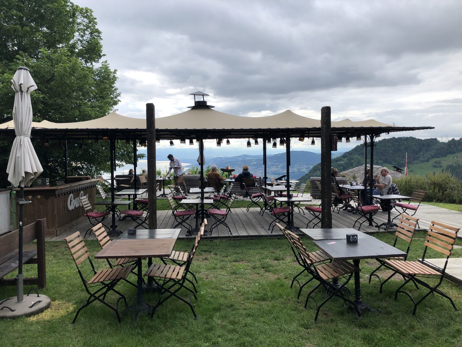 Le Coucou (Caux-Montreux) – Quand est-ce qu'on mange?