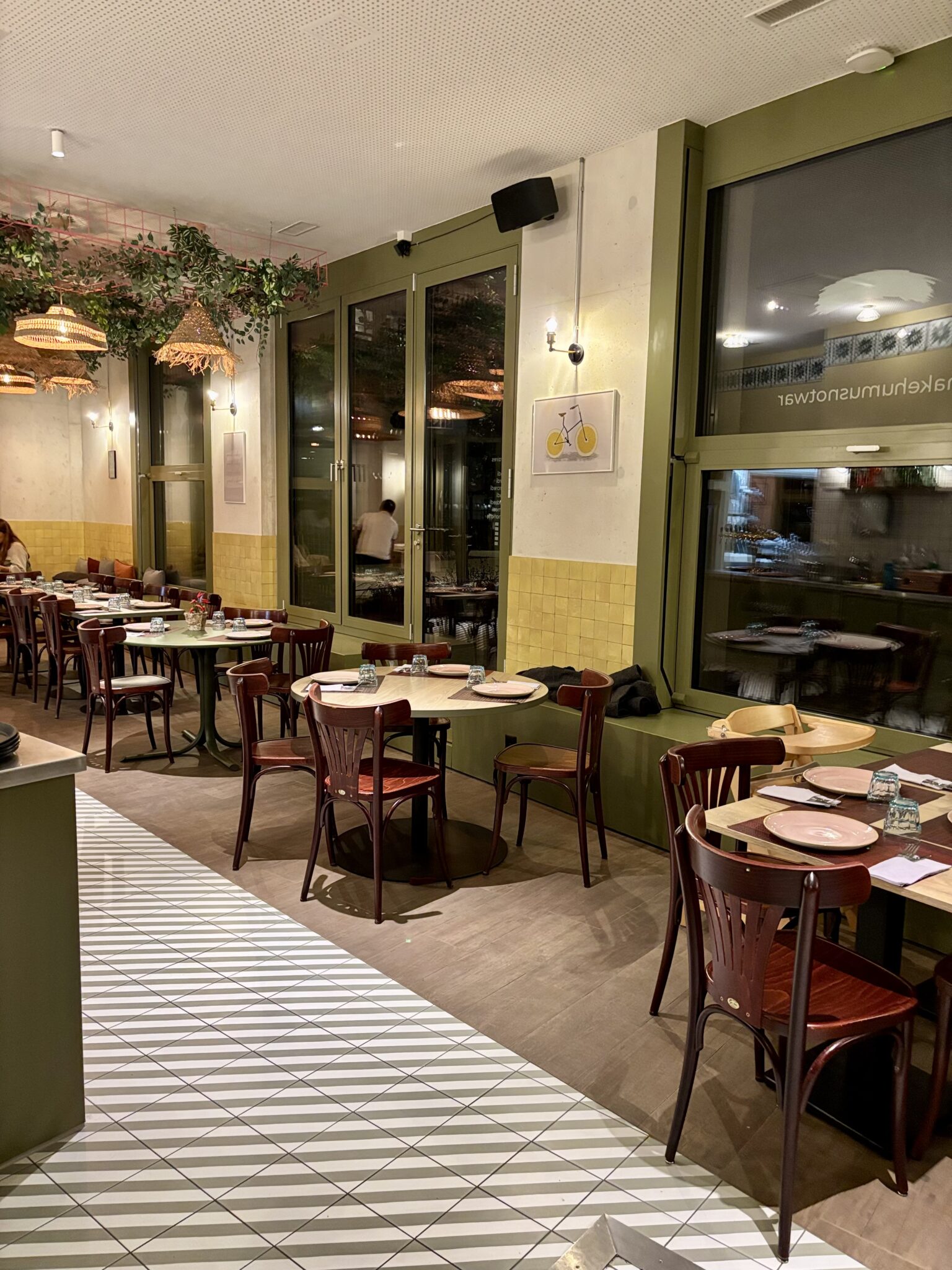 Mounira par Man’ouchy (Lausanne) – Quand est-ce qu'on mange?